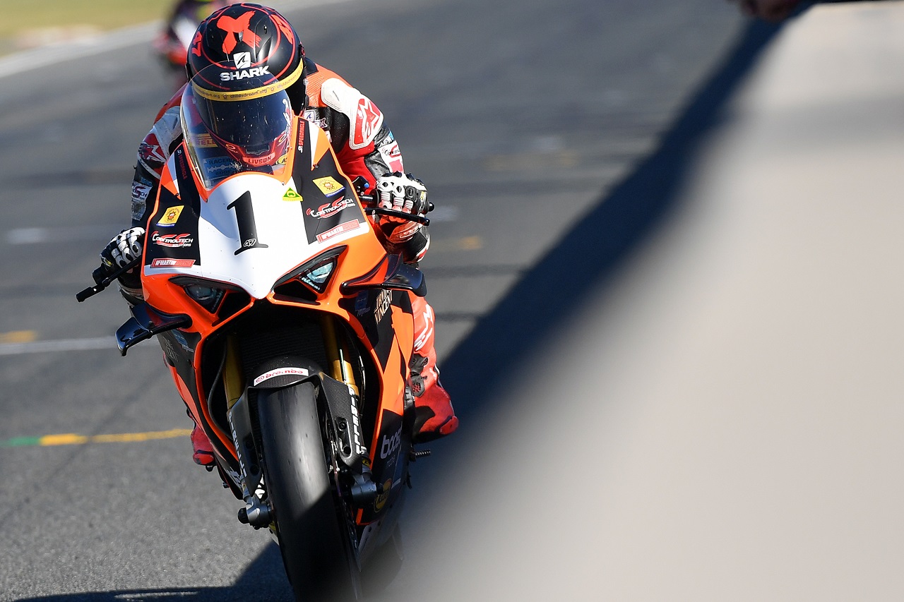 Maxwell Sets Wakefield Park Benchmark
